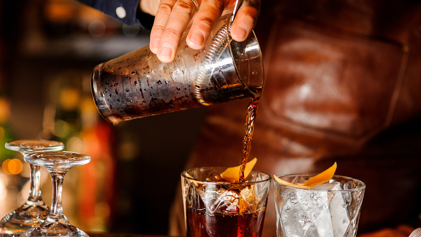 The Rule Of Thumb To Remember For Whether To Stir Or Shake Cocktails