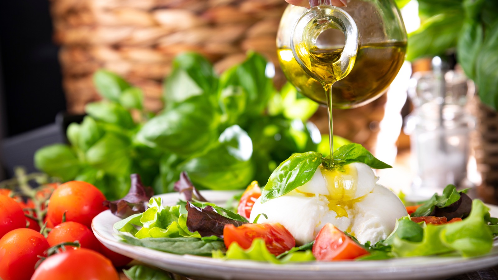 The Salad Pairing That Brings Out The Best Of Your Fresh Burrata