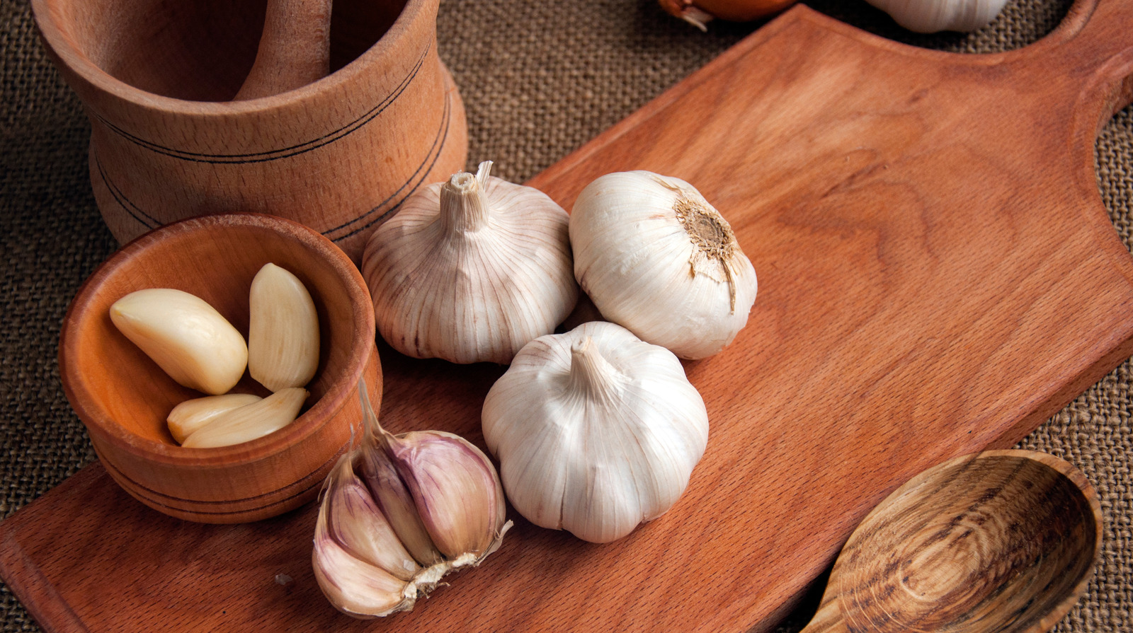 The Science Behind Why Garlic Is So Sticky