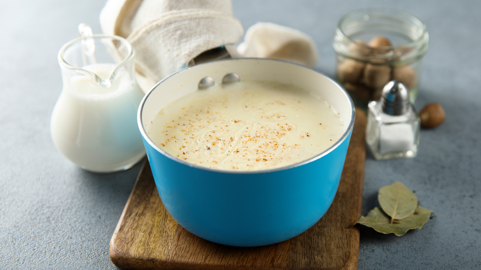 The Secret Ingredient That Adds A Pop Of Color To Béchamel Sauce