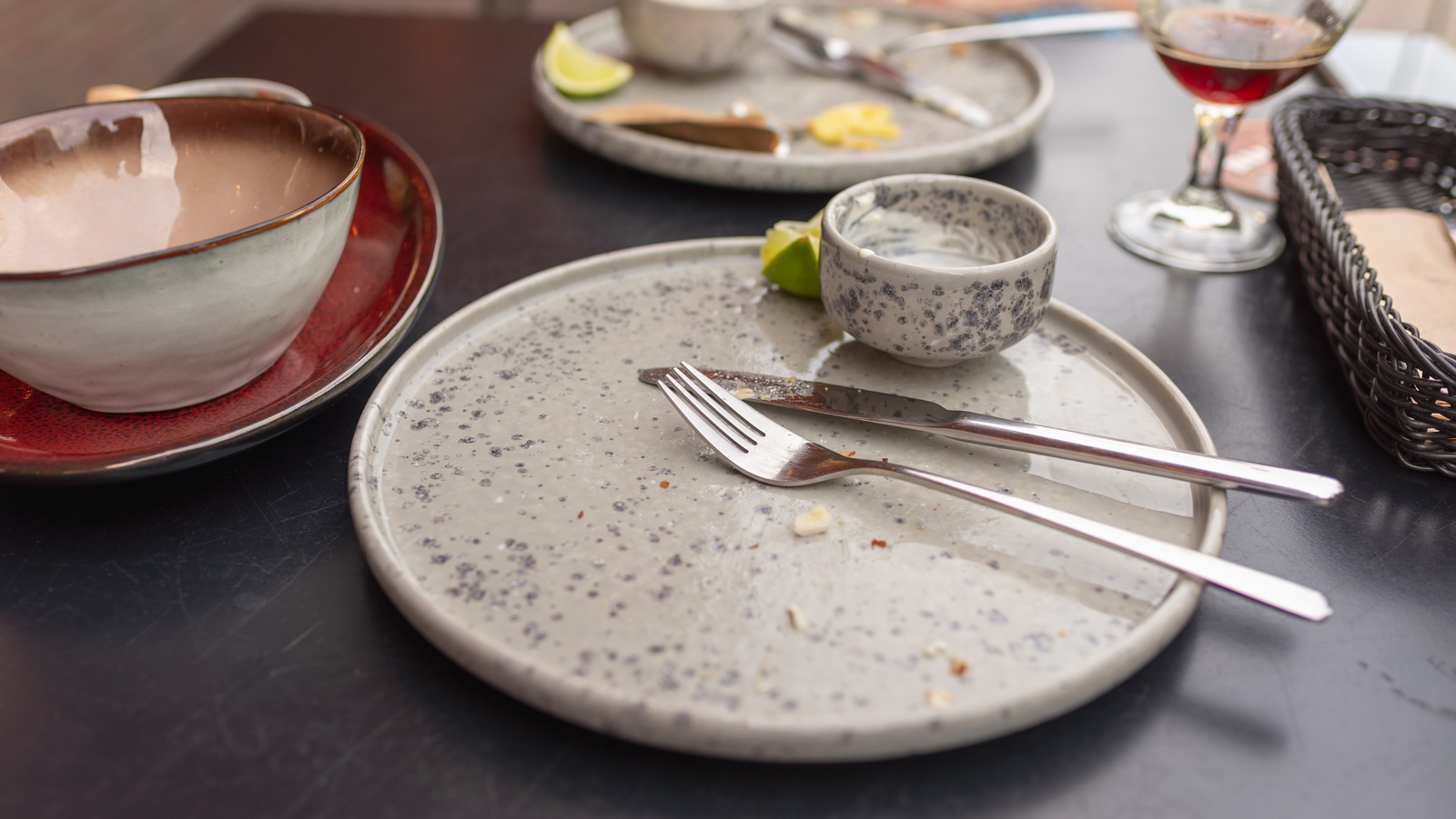 The Simple Etiquette Tip To Let Your Server Know You're Finished Eating