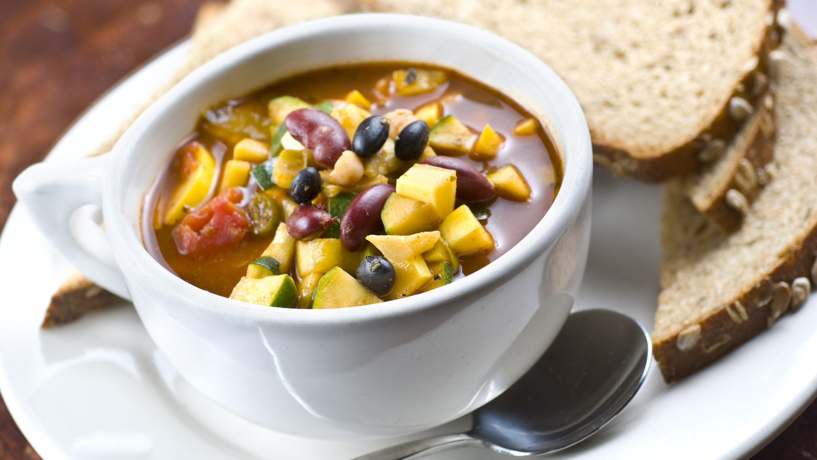 The Special Ingredient For A Game-Changing Chili Is Diced Apples