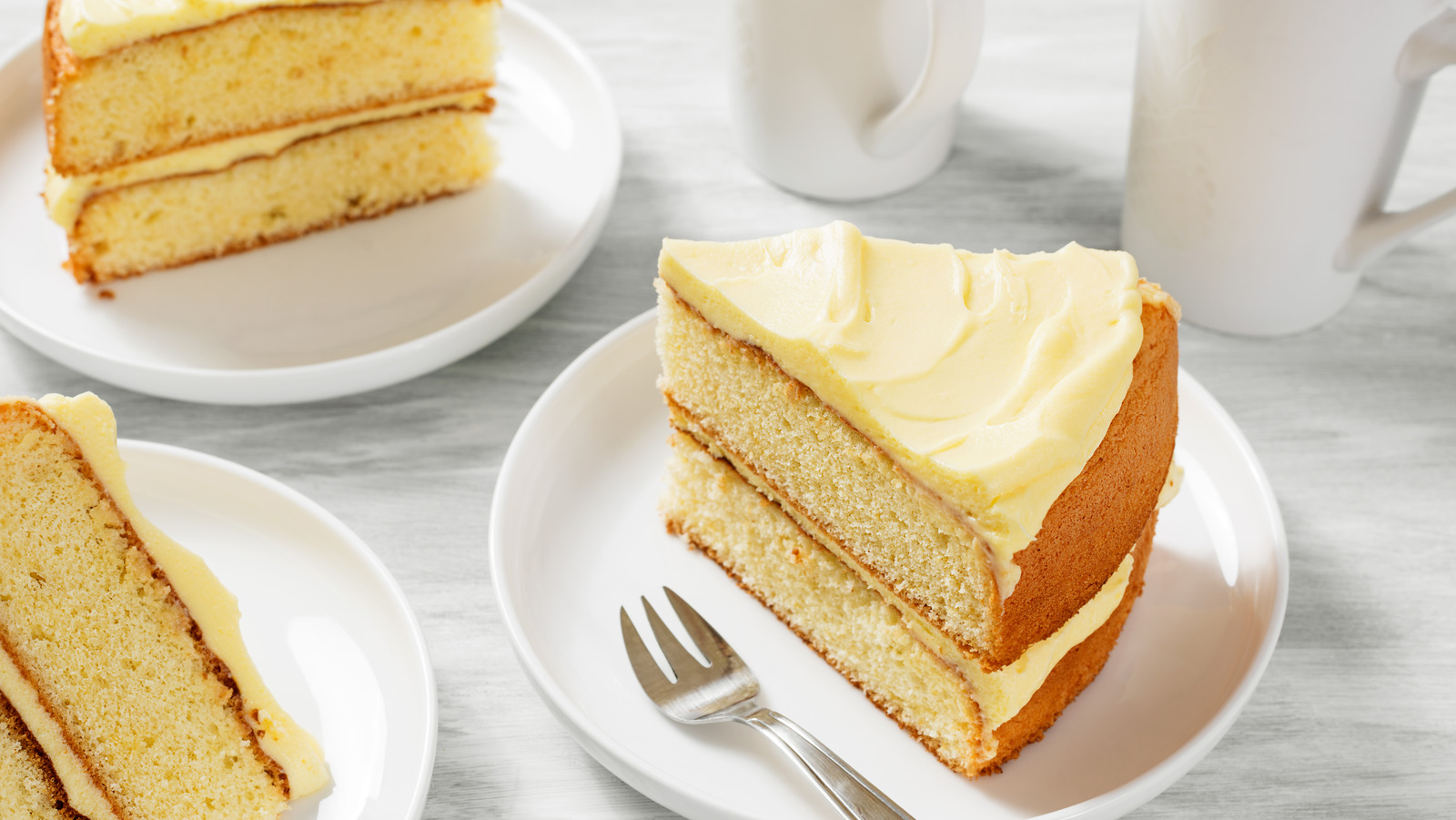 The Unconventional Cake Slicing Method For Clean, Party-Worthy Cuts