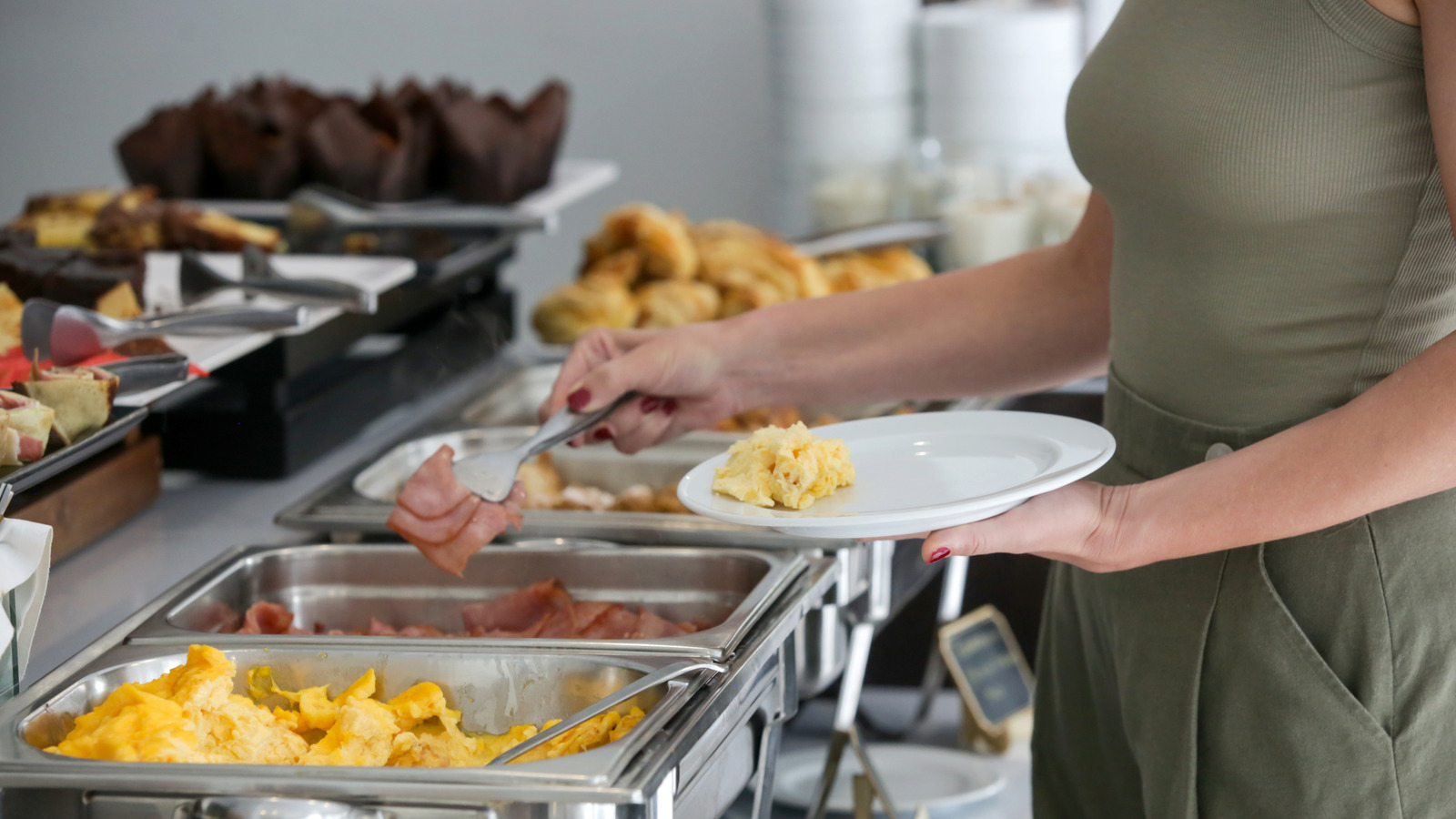 This Is The Absolute Best Time Of Day To Eat At A Buffet