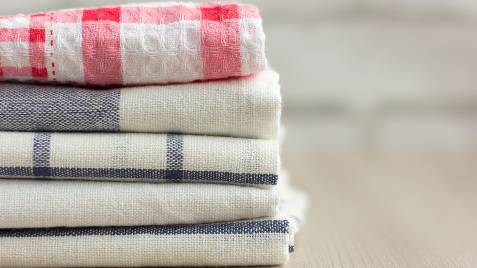 This Kitchen Towel Folding Method Is Made For The Holidays