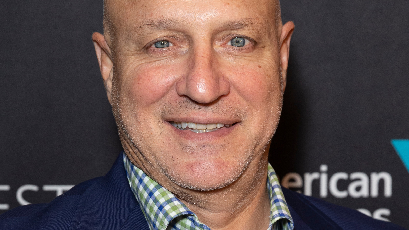 Tom Colicchio's Apple Cider Trick To Give Cabbage A Tangy Edge