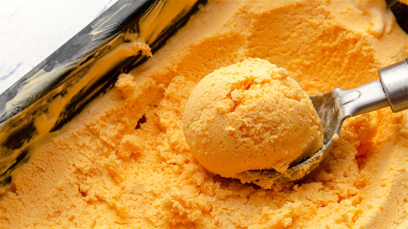 Turn Vanilla Ice Cream Into A Frozen Pumpkin Treat With Just A Few ...