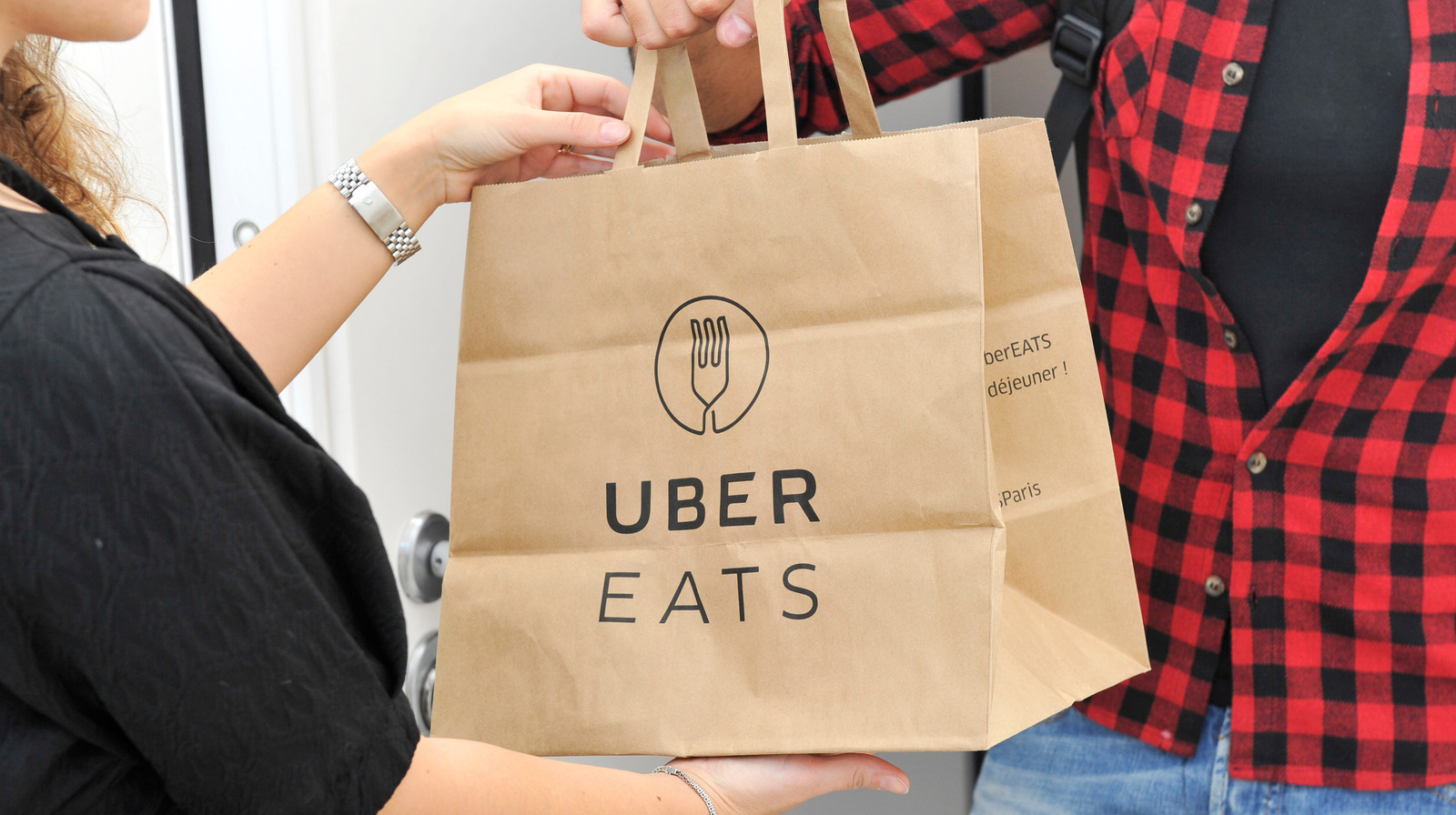 Uber Eats Settled With The City Of Chicago For $10 Million. Here's Why