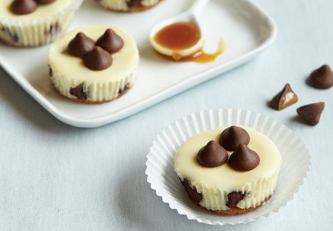 Valentine Recipe: Mini Cheesecakes With Caramel Filled DelightFulls & Sea Salt