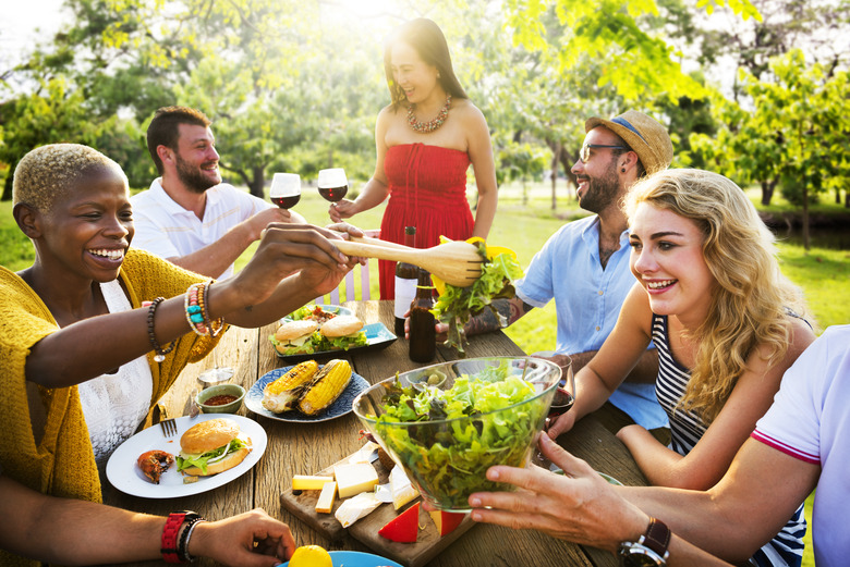 Welcome Summer Right With These Healthy Hot-Weather Eating Tips