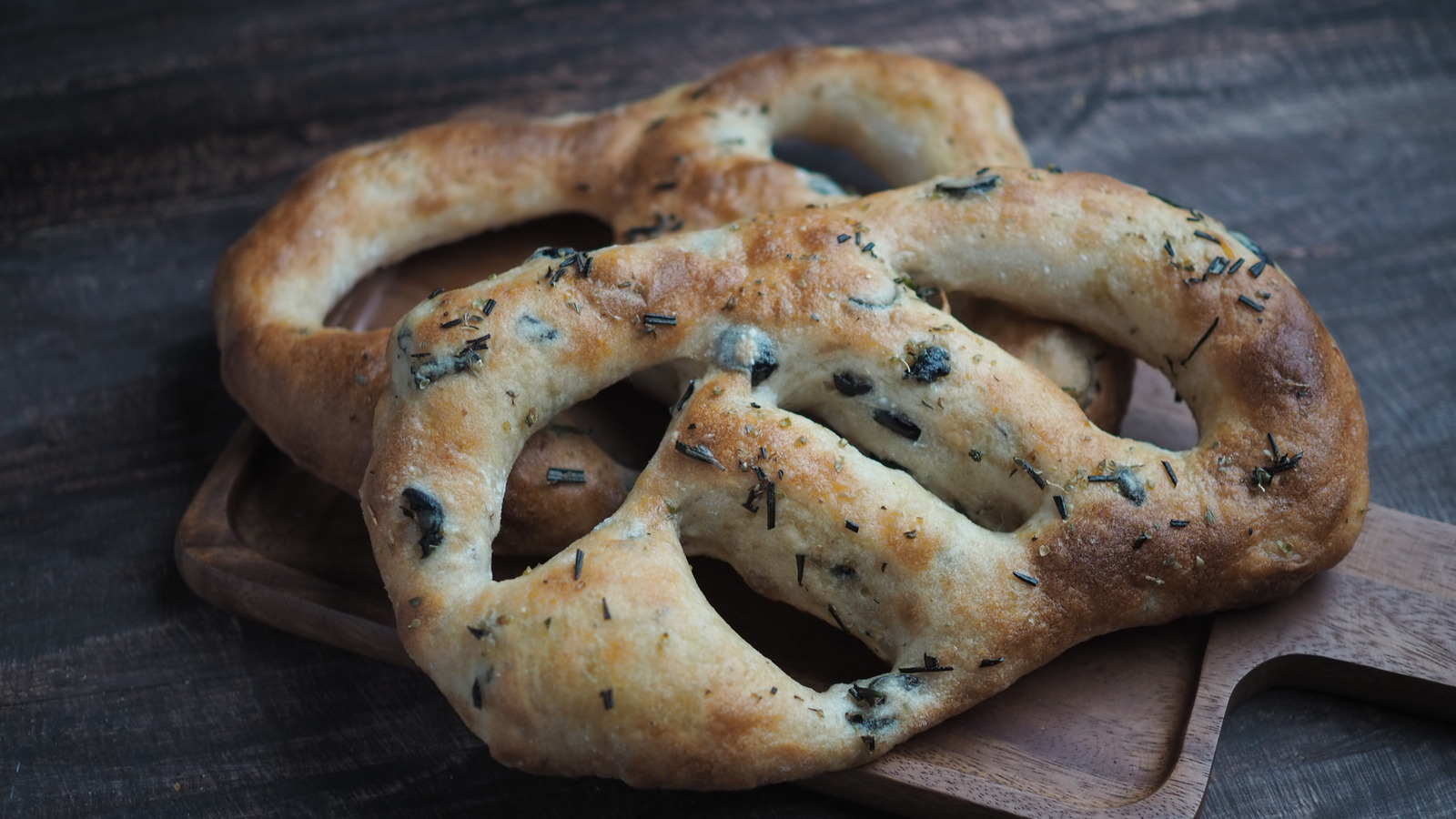 What Is Fougasse And What Does It Taste Like?