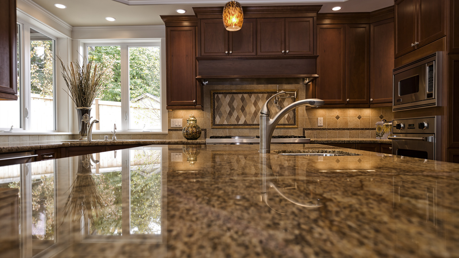 What You Need To Know Before Putting Granite Counters In Your Kitchen