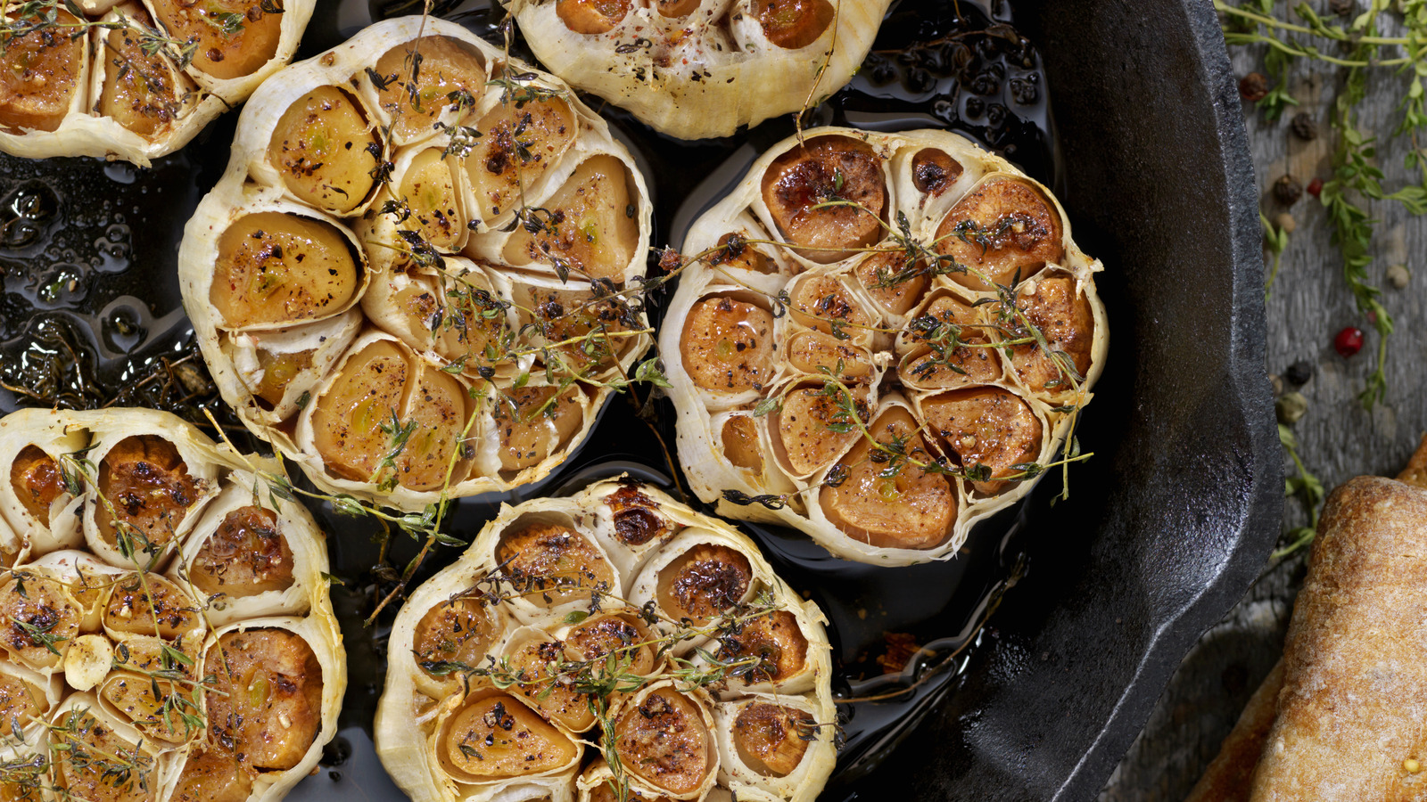 What's The Difference Between Caramelized And Roasted Garlic?