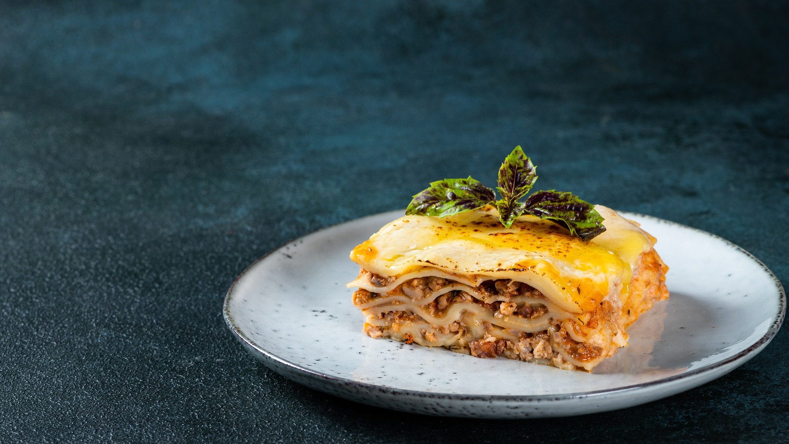 9 Reasons Restaurant Lasagna Is Better Than Homemade