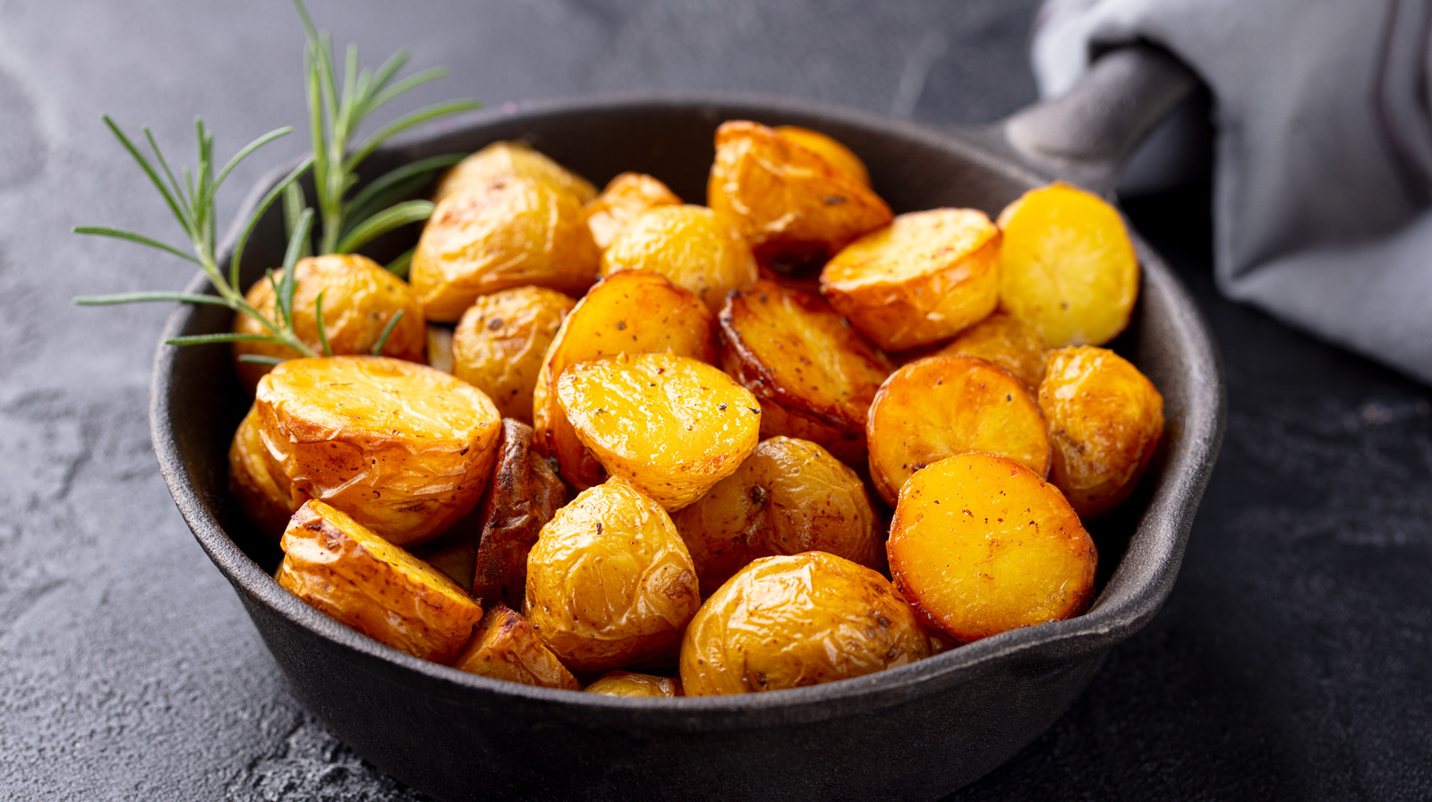 Why You Shouldn't Be Cutting Up Roasted Potatoes Too Much