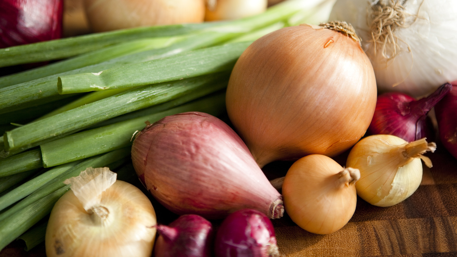 Yellow Onions Vs. Sweet Onions: What's The Difference?
