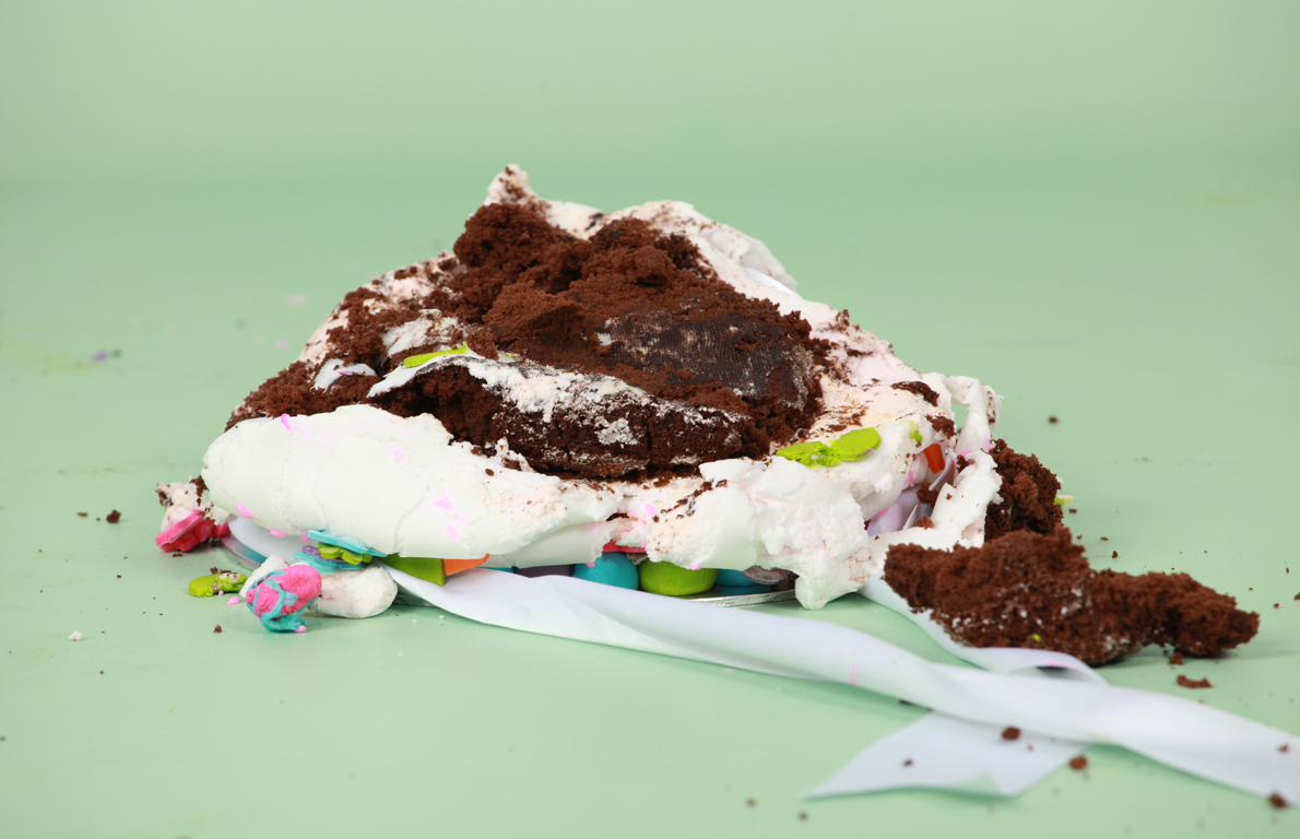 Waiters Dropped the Cake from 15 Worst Wedding Cake Disasters - The ...